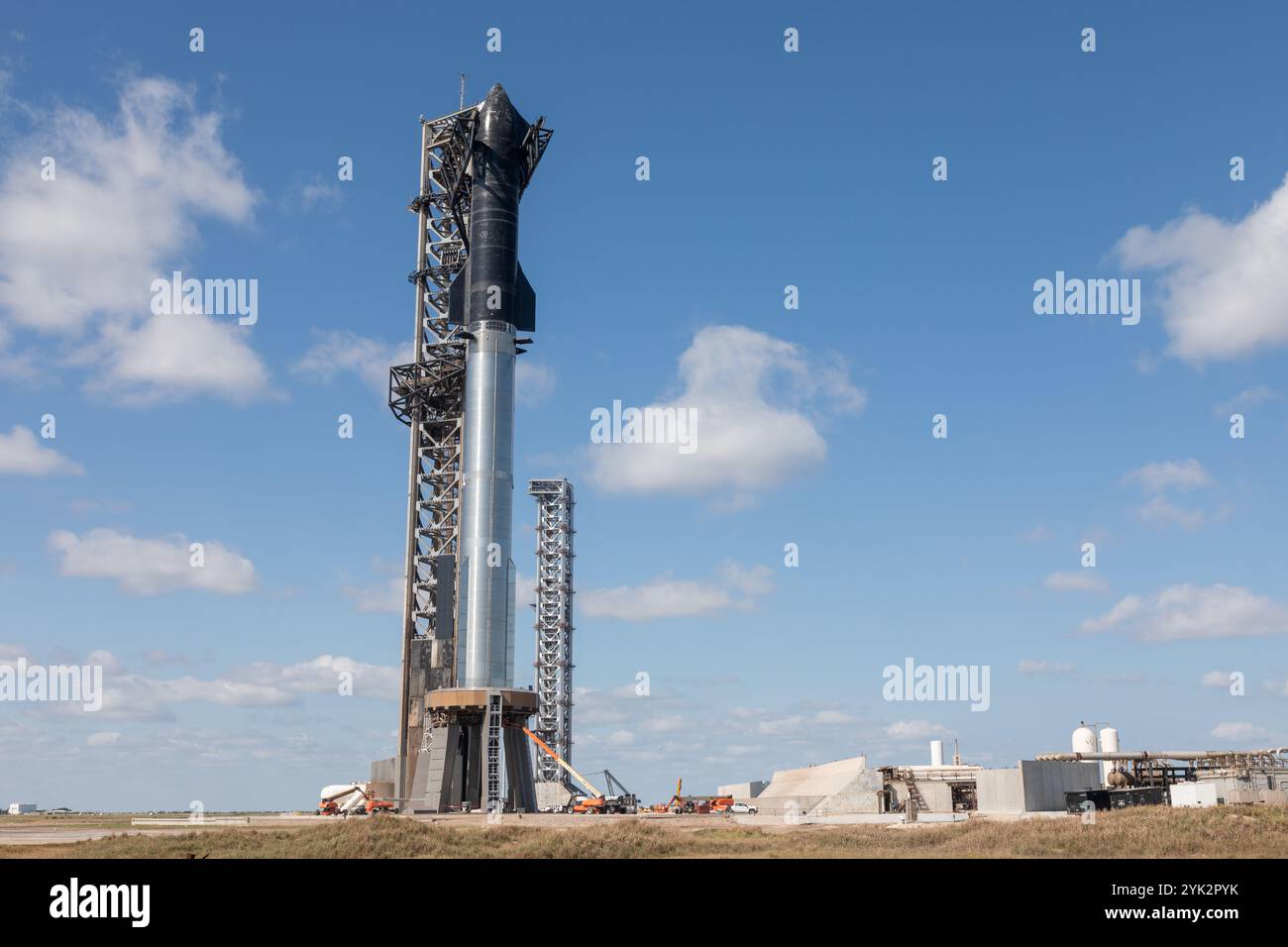 Current and closeup views of SpaceX Starship IFT-6 fully stacked ready ...