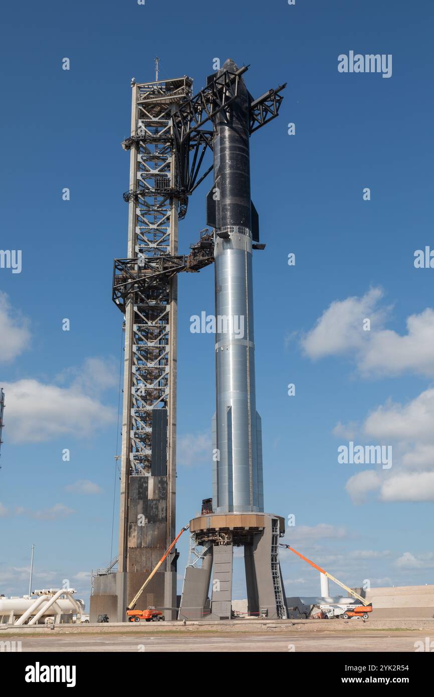 Current and closeup views of SpaceX Starship IFT-6 fully stacked ready ...