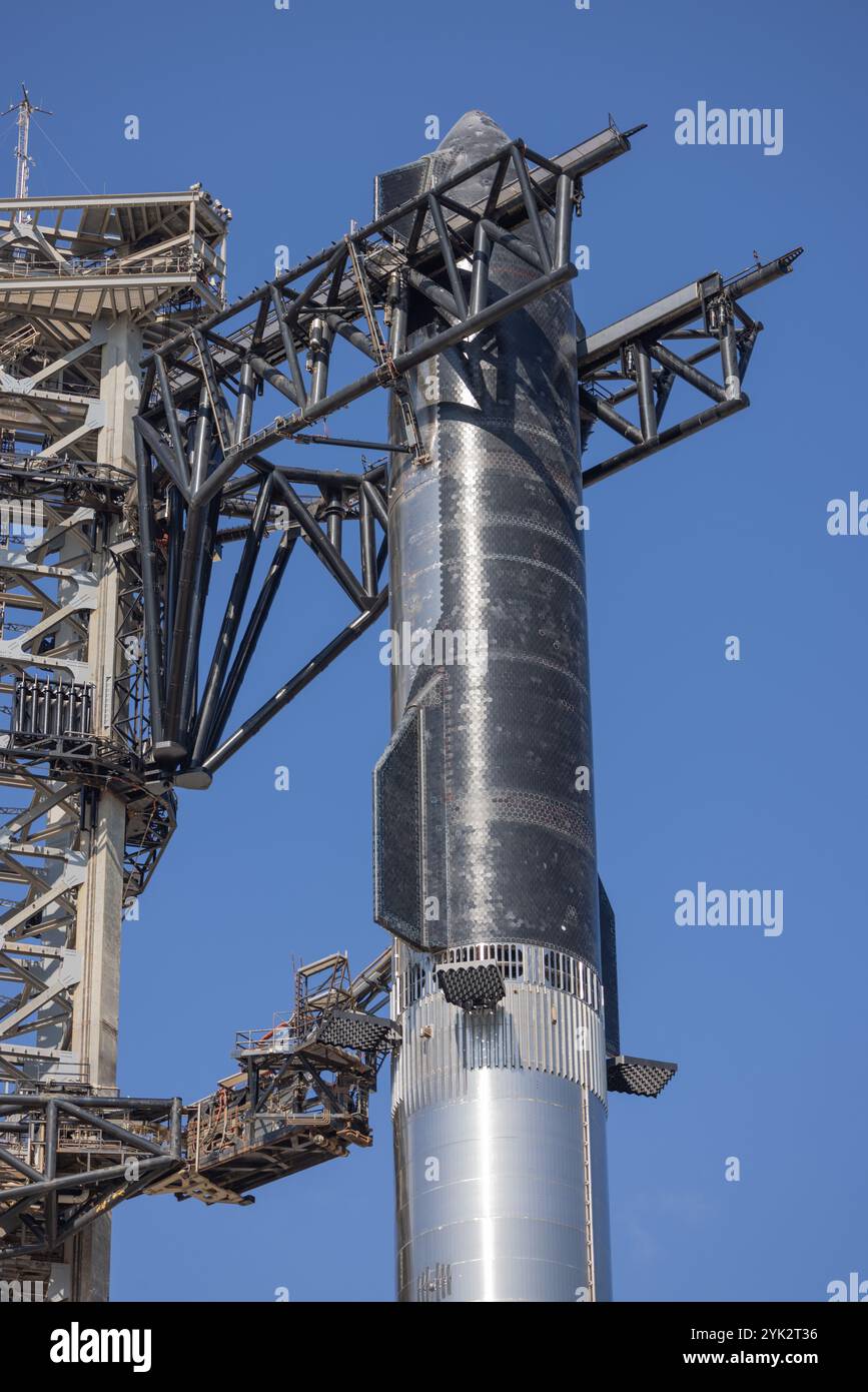 Current and closeup views of SpaceX Starship IFT-6 fully stacked ready ...