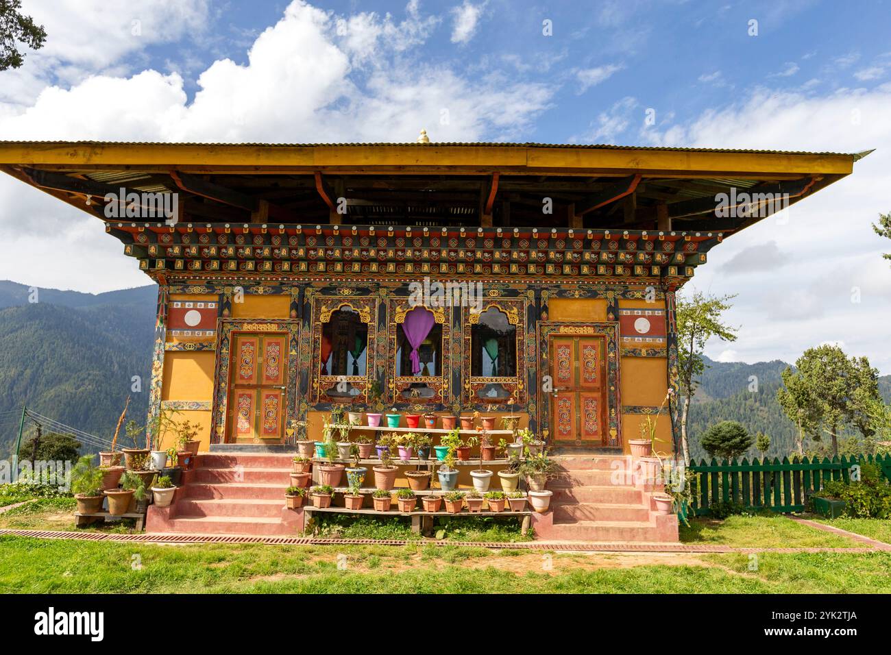 Traditional Bhutanese architecture at Tashigang Gonpa temple Stock ...