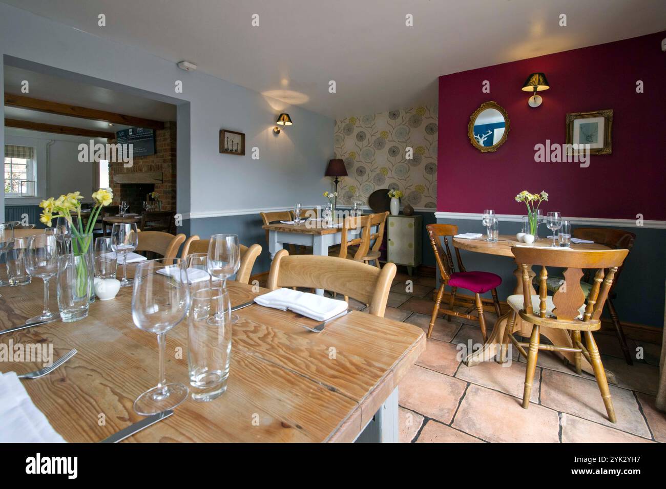 Crown cafe bar hi-res stock photography and images - Alamy