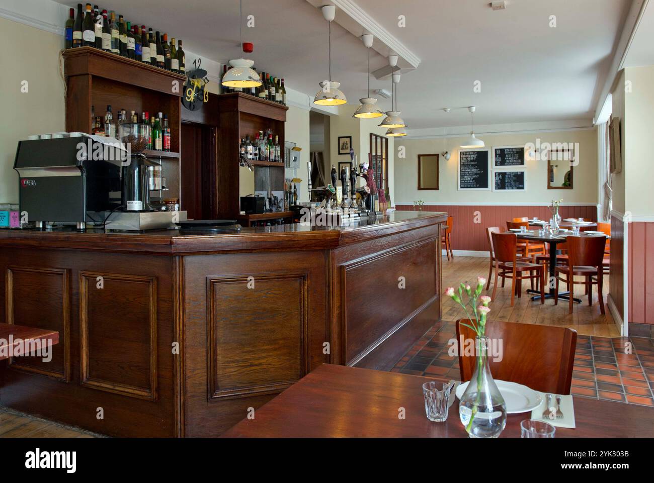 Waggon and horses public house hi-res stock photography and images - Alamy