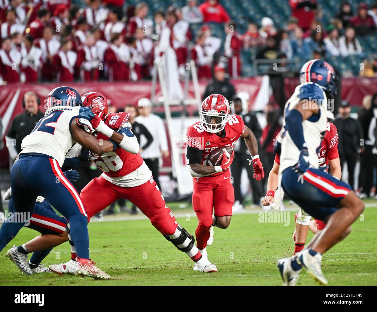 Philadelphia, Pennsylvania, USA. 16th Nov, 2024. Temple's RB TERREZ ...