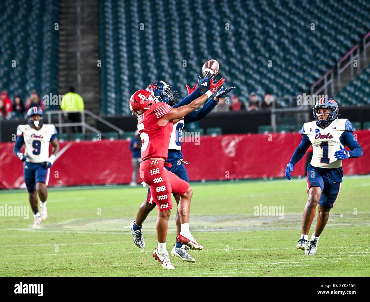 Philadelphia, Pennsylvania, USA. 16th Nov, 2024. Temple's WR DANTE ...