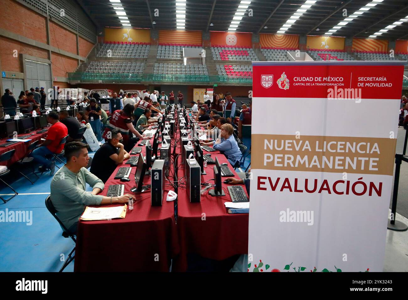 Mexico City, Mexico. 16th Nov, 2024. People attend to apply for ...