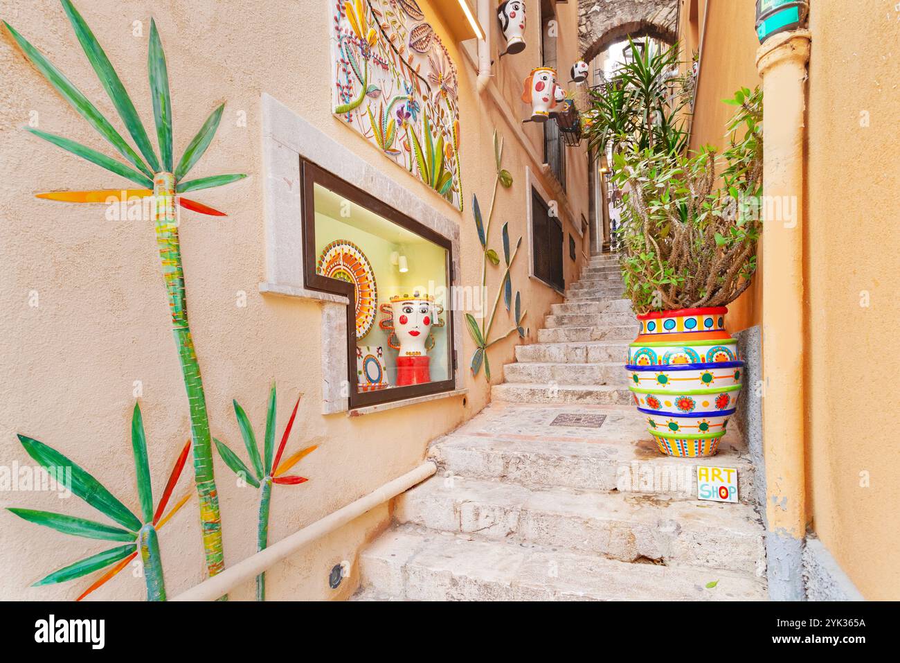 Old mediterranean town filled hi-res stock photography and images - Alamy
