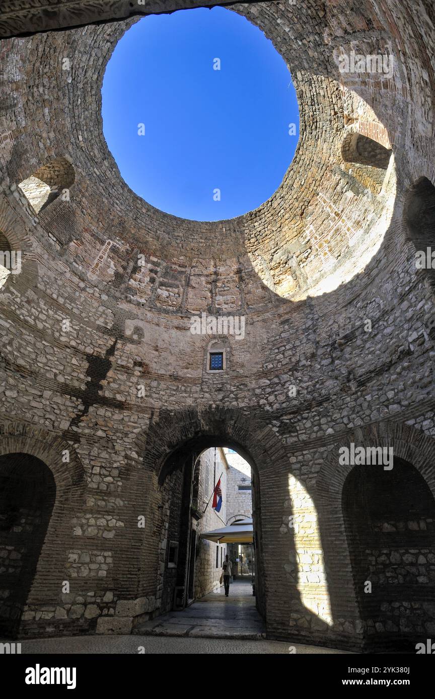Roman vestibule walls hi-res stock photography and images - Alamy