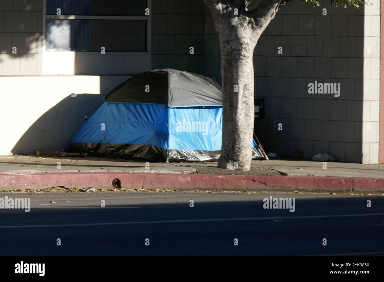 Los Angeles, California, USA 13th November 2024 Homeless Tent Camp on ...