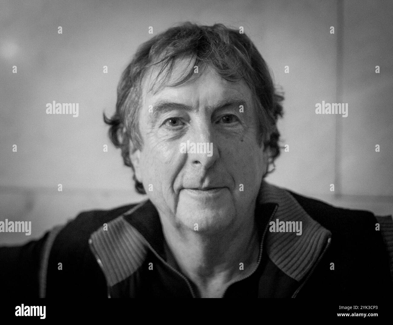 Eric Idle photographed In Chicago in 2004. Portrait taken in the lobby ...