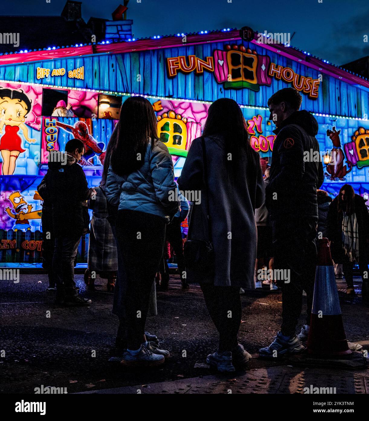 Lanark, Scotland:: Christmas street market and funfair Stock Photo - Alamy