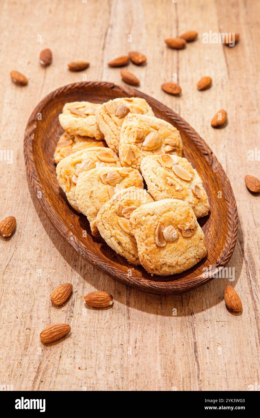 Biscuits on silver plate hi-res stock photography and images - Alamy