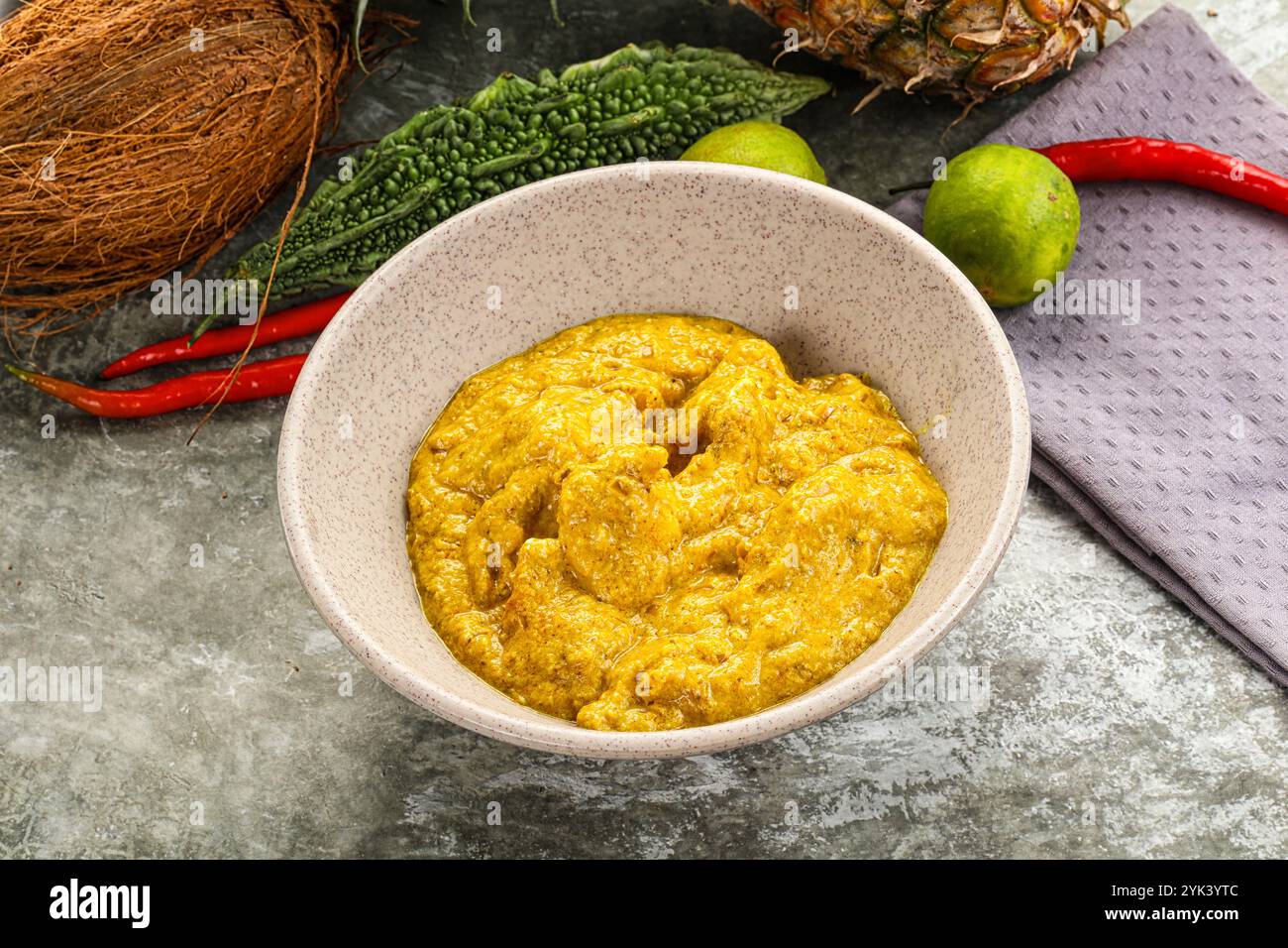 Inchian cuisine - chicken cashew curry with gravy Stock Photo - Alamy