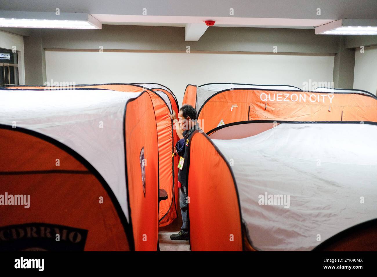 Super Typhoon Man-Yi In The Philippines Village personnel from Barangay ...