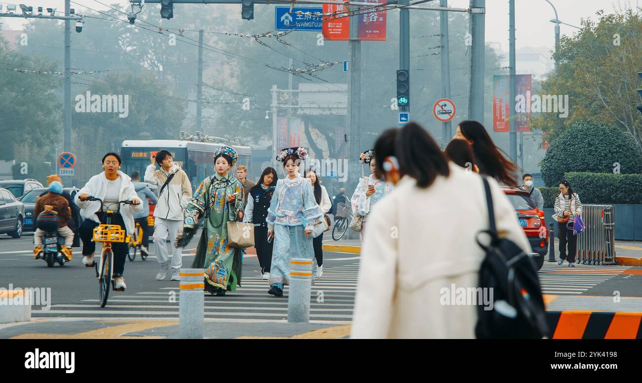 China beijing girls in street hi-res stock photography and images - Alamy
