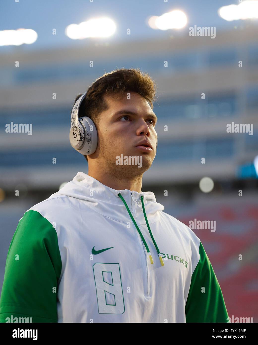 Madison, WI, USA. 16th Nov, 2024. Oregon Ducks quarterback Dillon ...