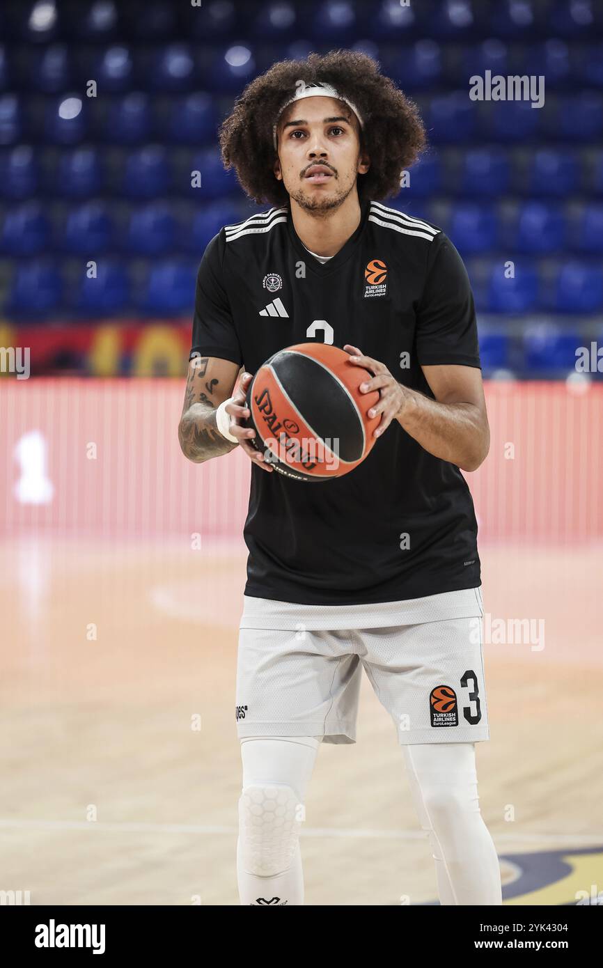 Tyson Ward of Paris Basketball warms up during the Turkish Airlines ...