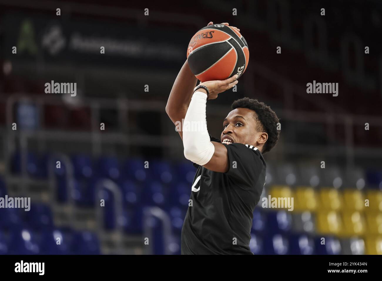 Tj Shorts of Paris Basketball warms up during the Turkish Airlines ...