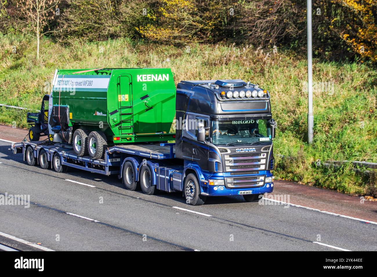KEENAN MechFiber380+ Farm animal feed on step-trailer; Scania R630 ...