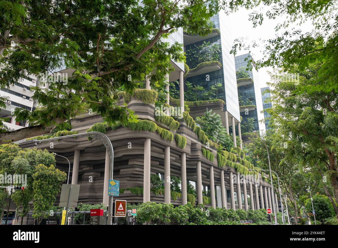 Singapore park royal hotel architecture hi-res stock photography and ...