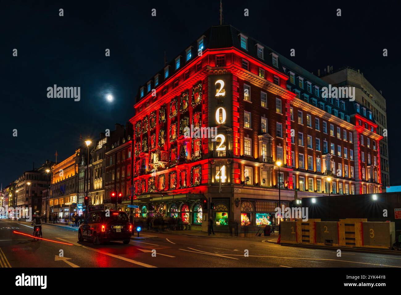 LONDON, UK - NOVEMBER 15, 2024: Fortnum and Mason is decorated for ...