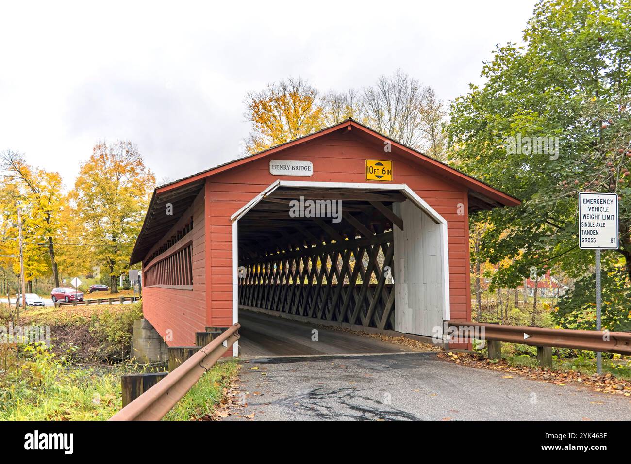 the henry covered bridge in bennington in Vermont usa Stock Photo - Alamy
