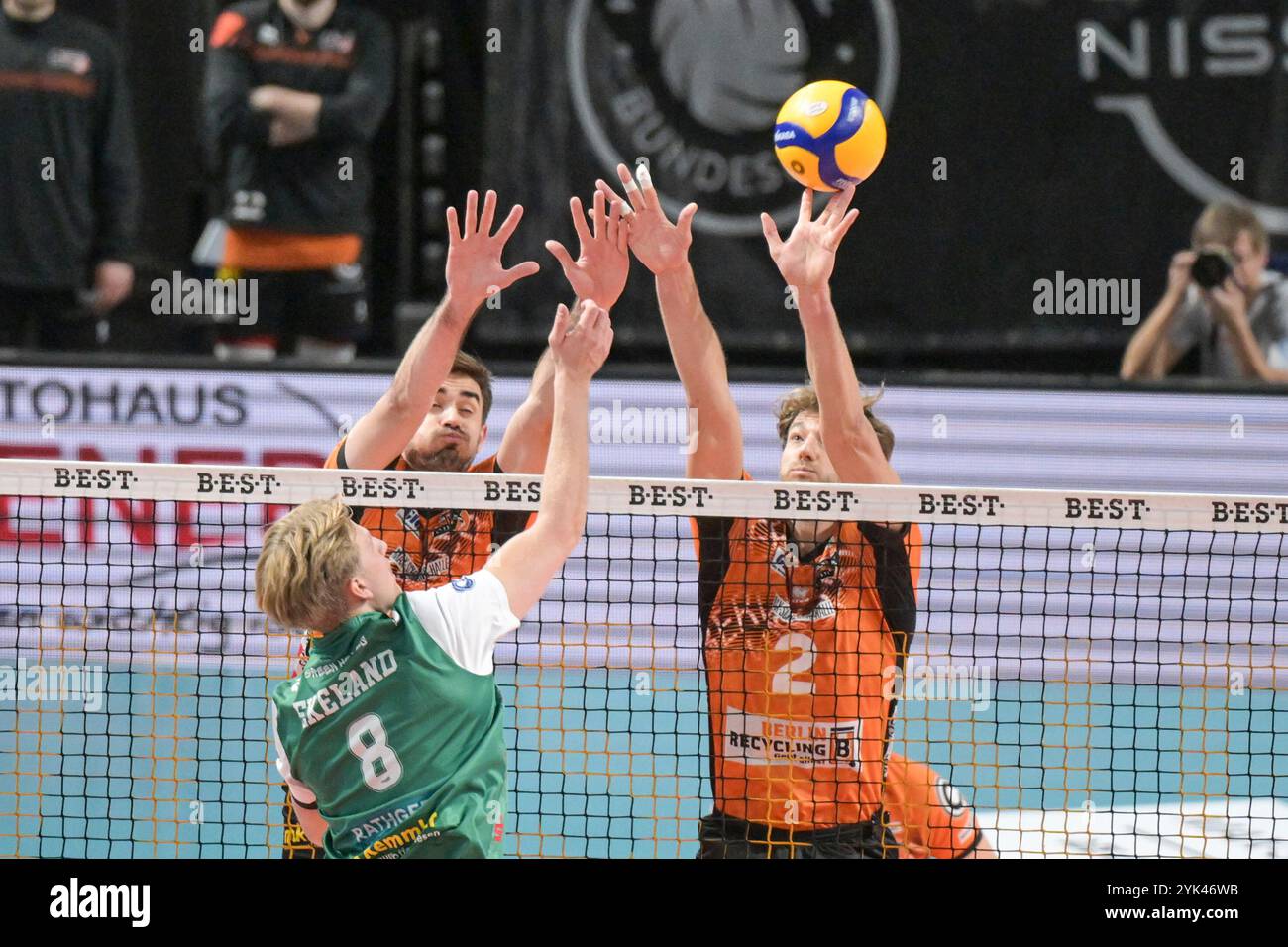 Berlin, Deutschland 16. November 2024: 1. VBL - 2024/2025 - Berlin Recycling Volleys vs. TSV ...