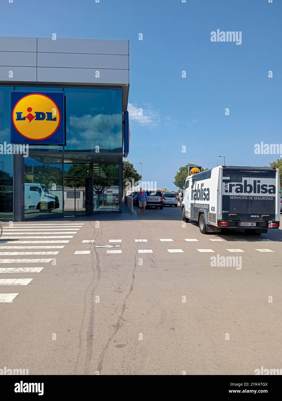Lidl delivery truck hi-res stock photography and images - Alamy