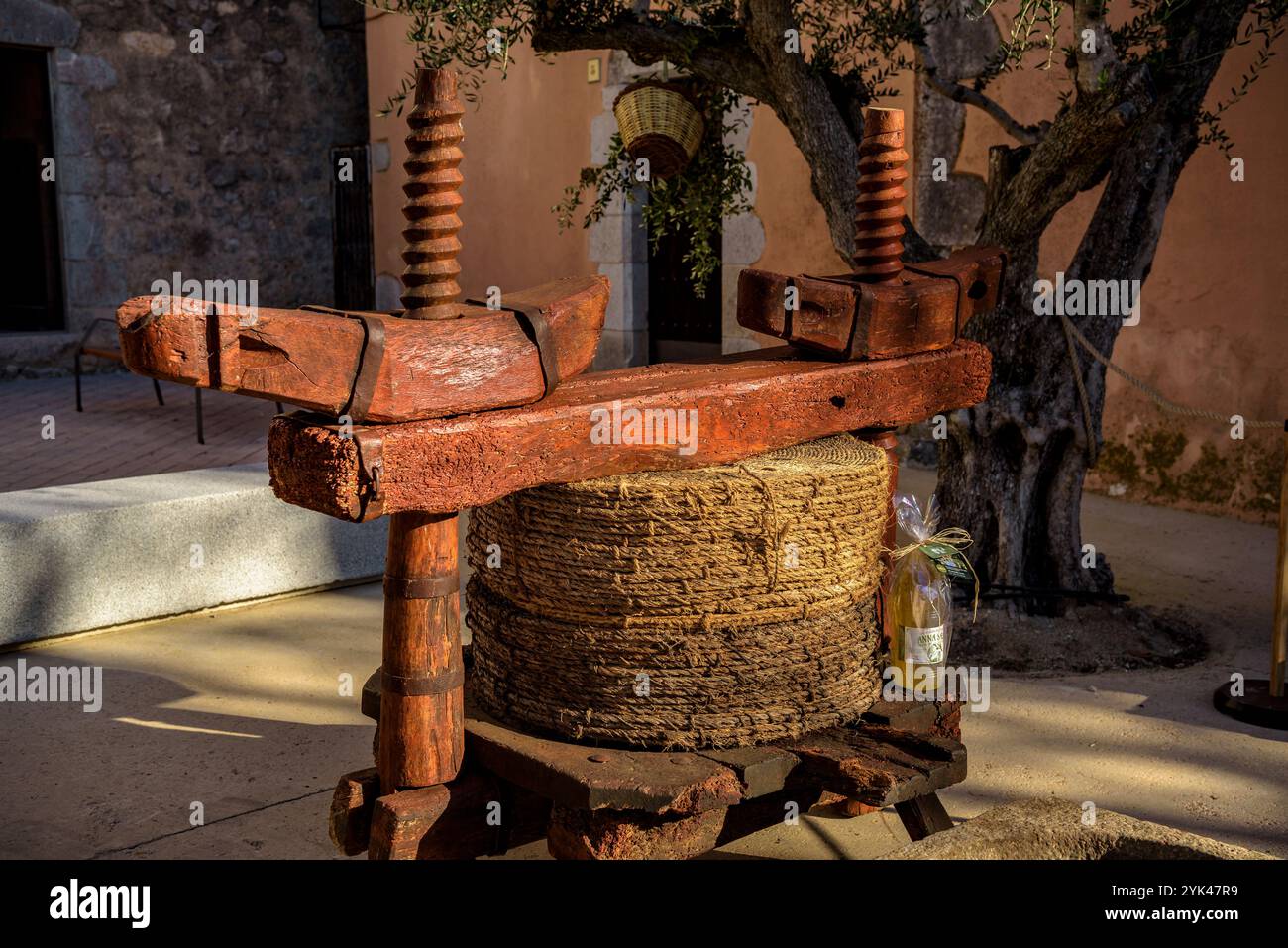 Old oil mill on display at the Ventalló oil fair (Alt Empordà, Girona ...