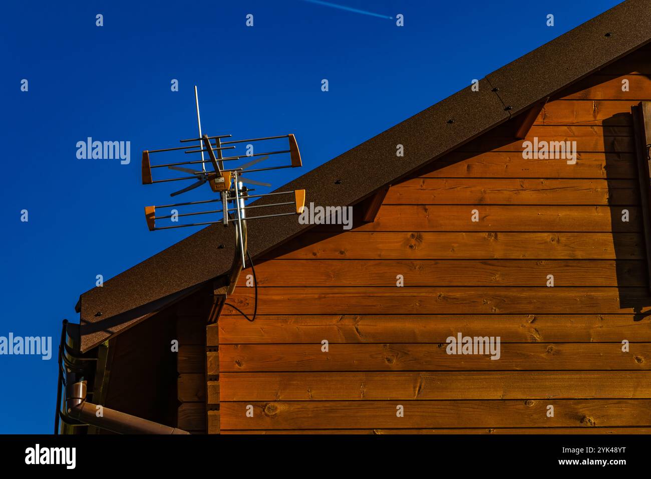 Vhf tv antenna system hi-res stock photography and images - Alamy