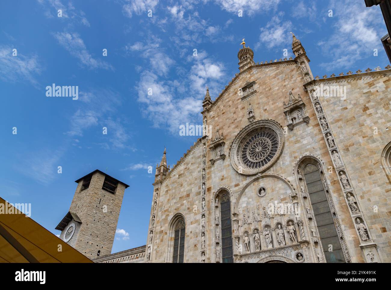 A picture of the Como Cathedral facade Stock Photo - Alamy