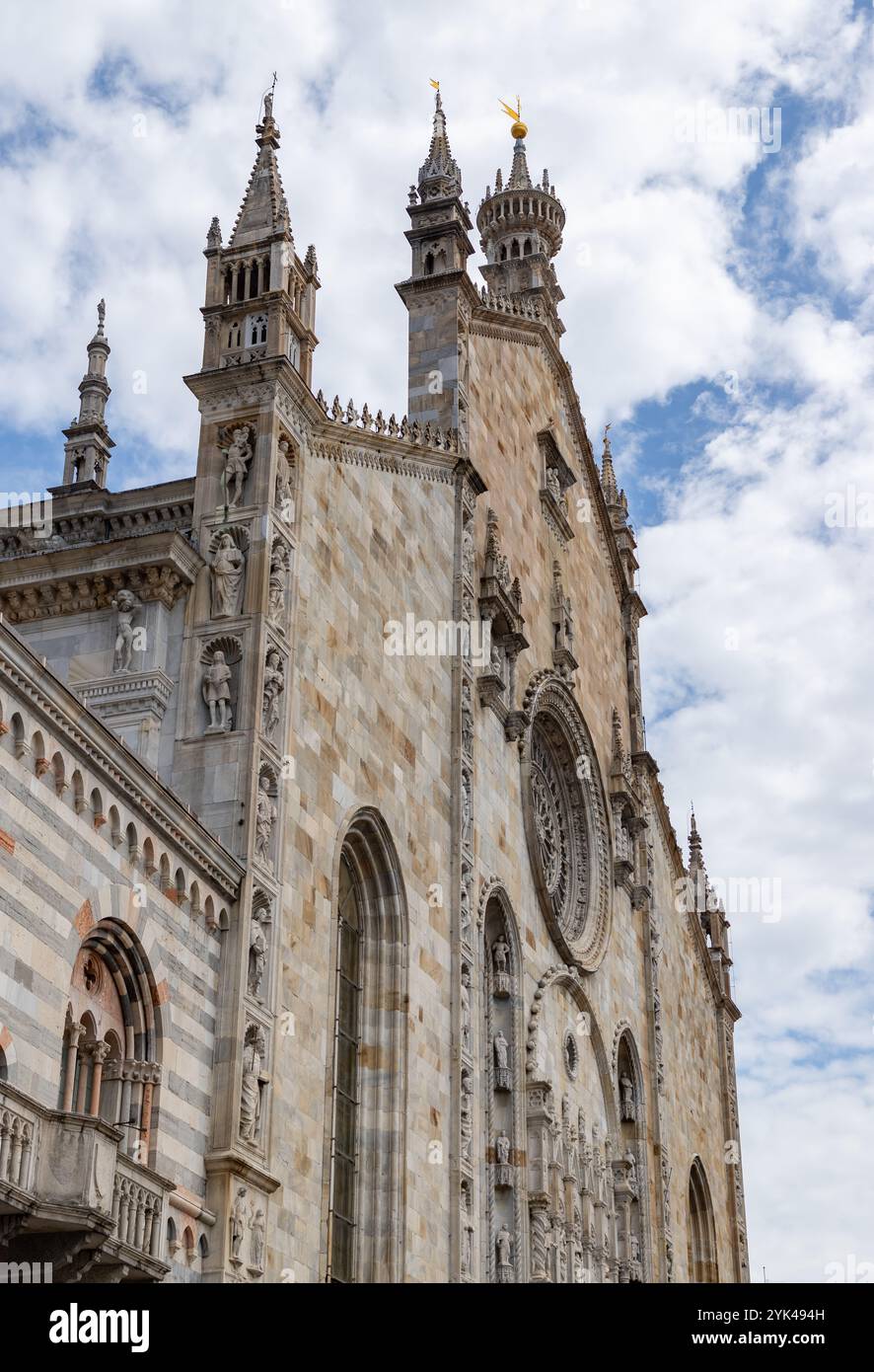 A picture of the Como Cathedral facade Stock Photo - Alamy