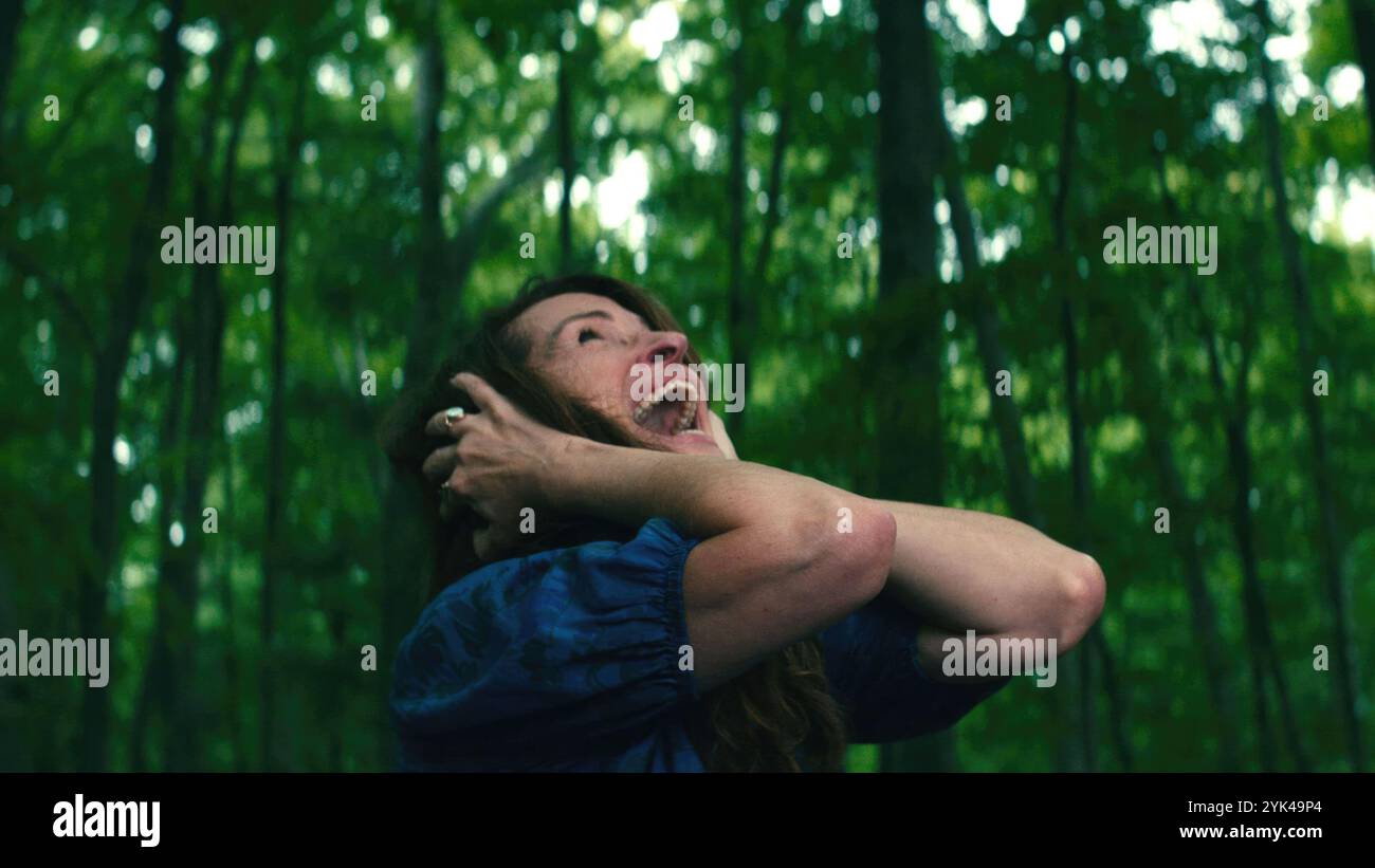 Leave the world behind julia roberts hi-res stock photography and ...