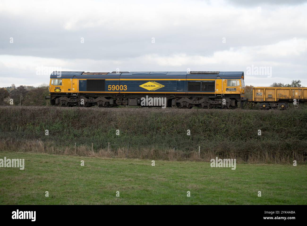 Colas Rail class 59 diesel locomotive No. 59003 "Yeoman Highlander ...
