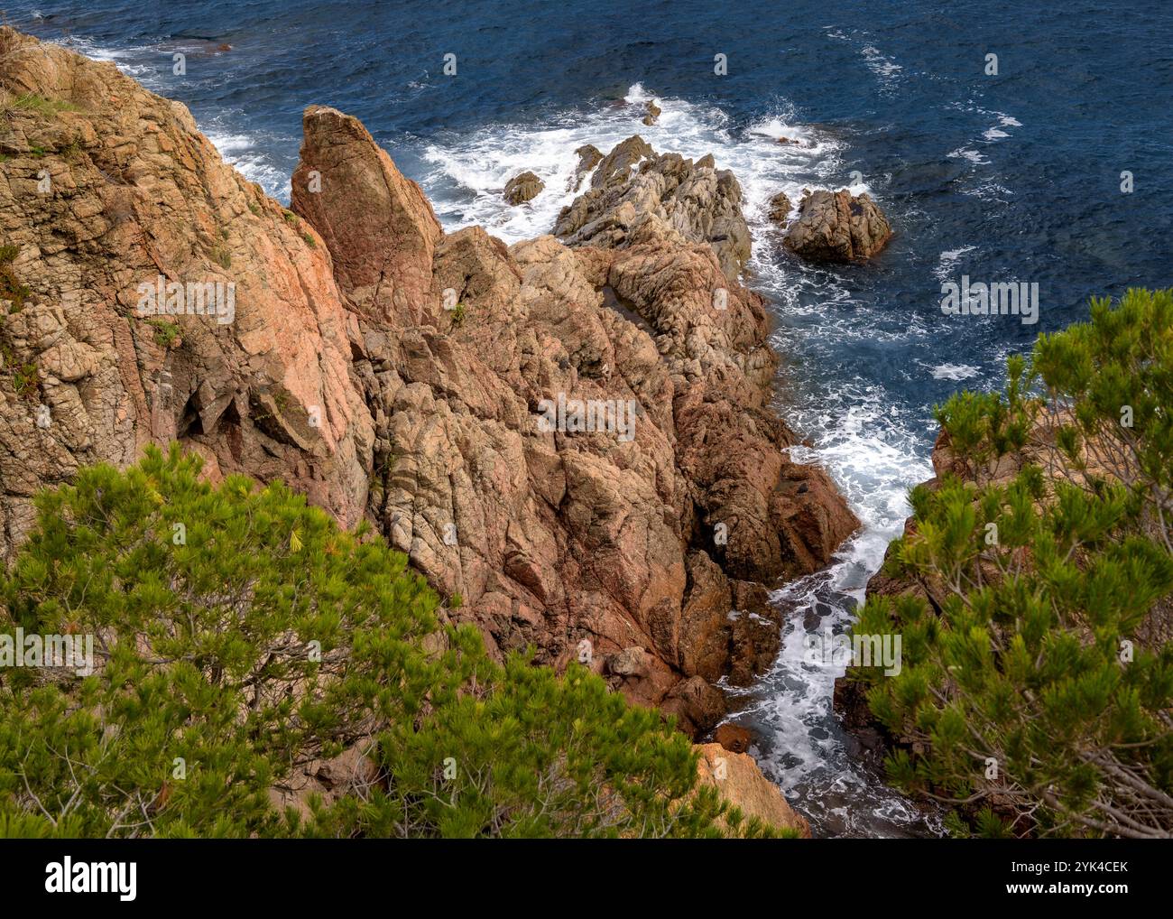 Rocas bajo el agua de mar hi-res stock photography and images - Alamy