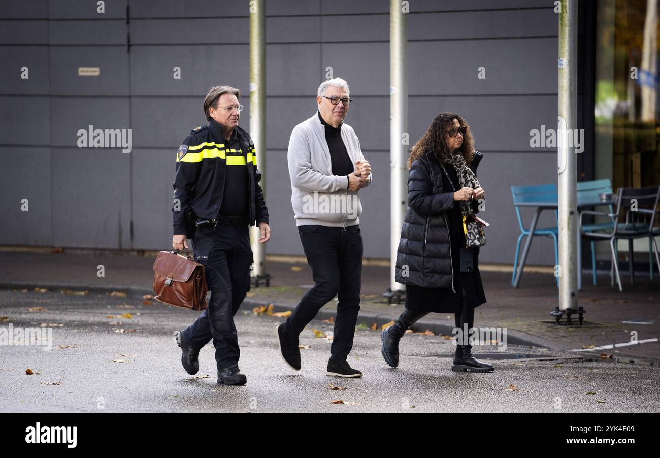 AMSTERDAM - Police Chief Peter Holla and Chanan Hertzberger, chairman ...