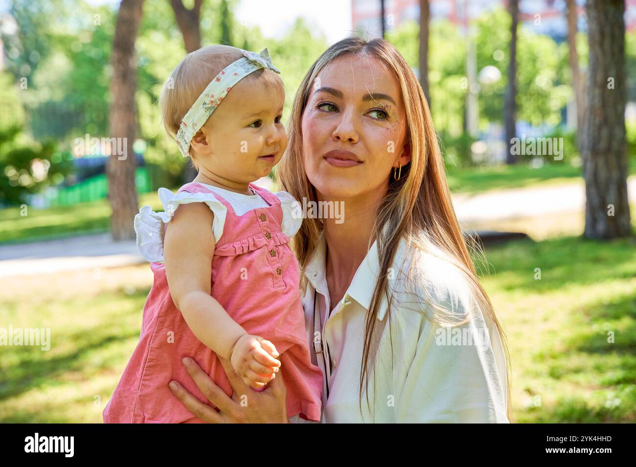Baby girl outdoors hi-res stock photography and images - Alamy
