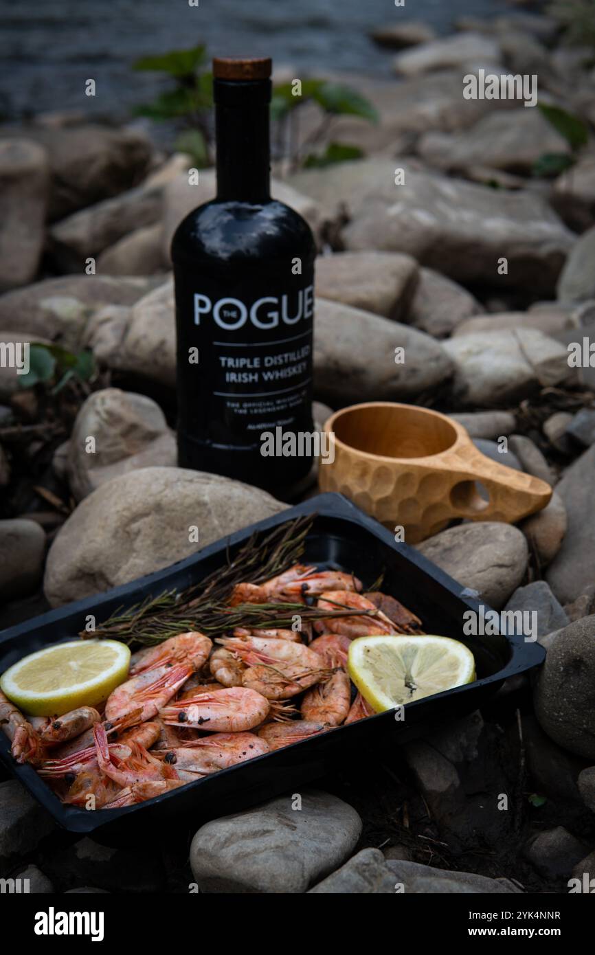 Bushcraft campfire cooking in the forest Stock Photo - Alamy