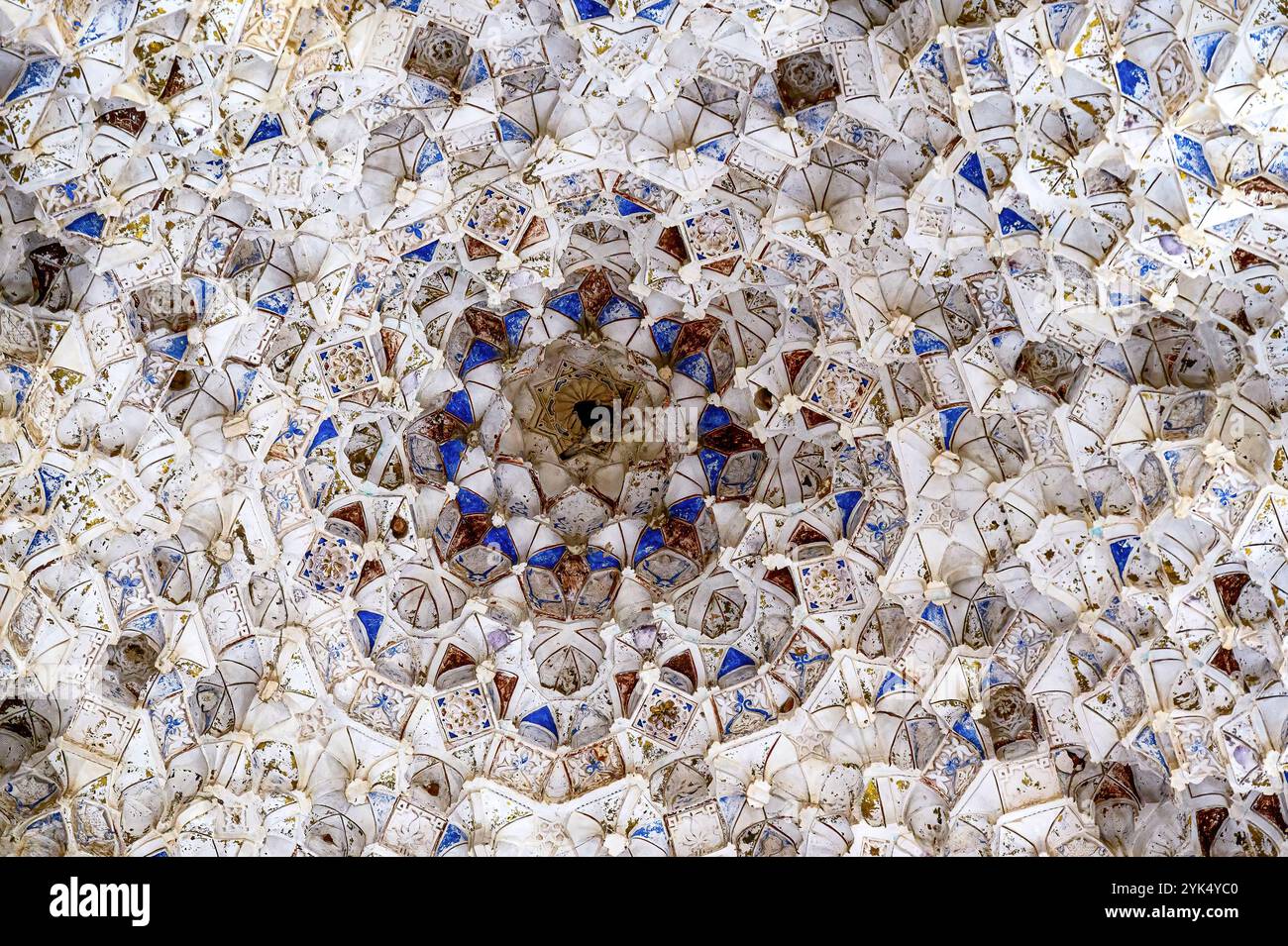 Alhambra ceiling hi-res stock photography and images - Alamy