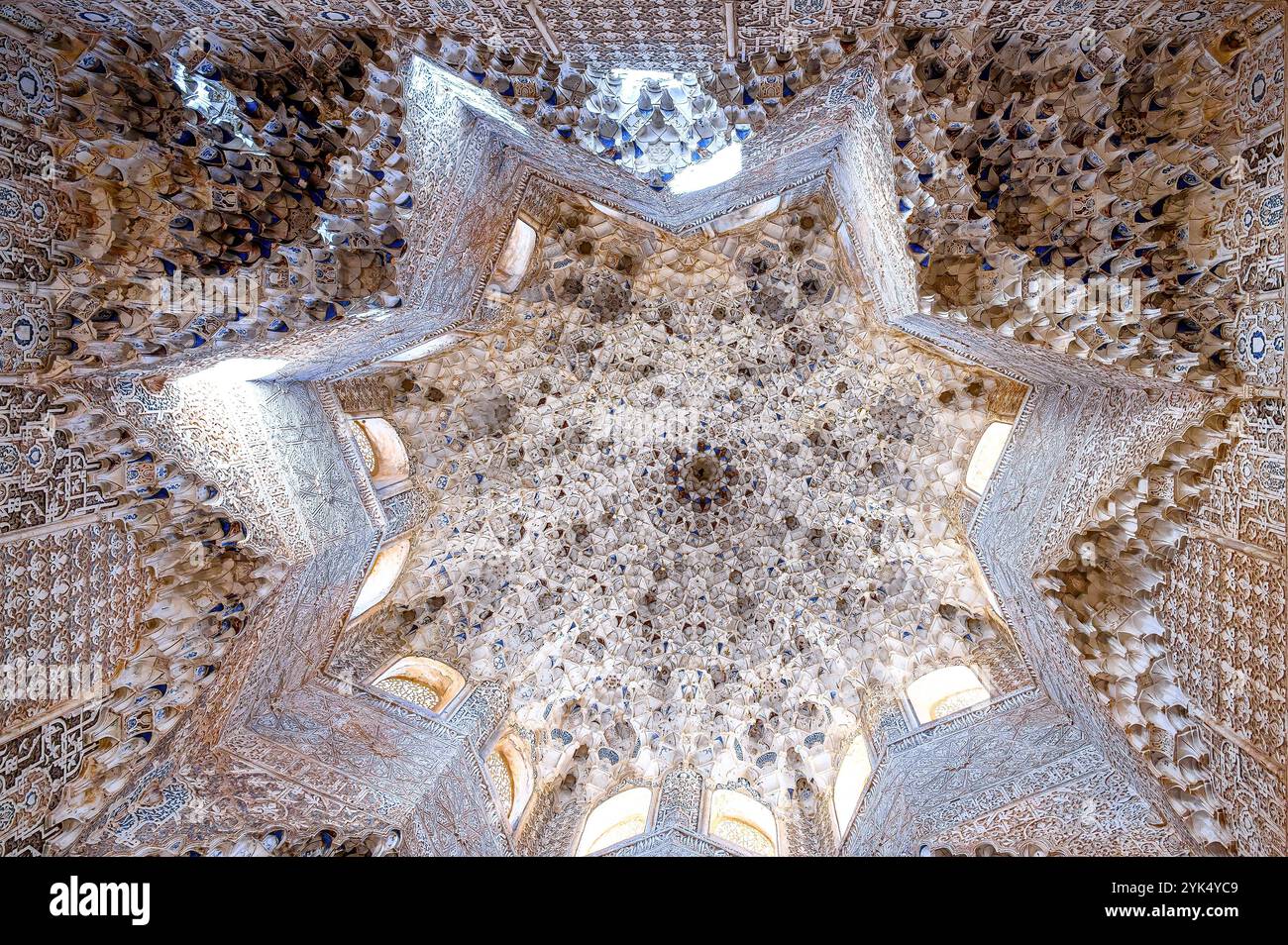 Ceiling in alhambra palace hi-res stock photography and images - Alamy