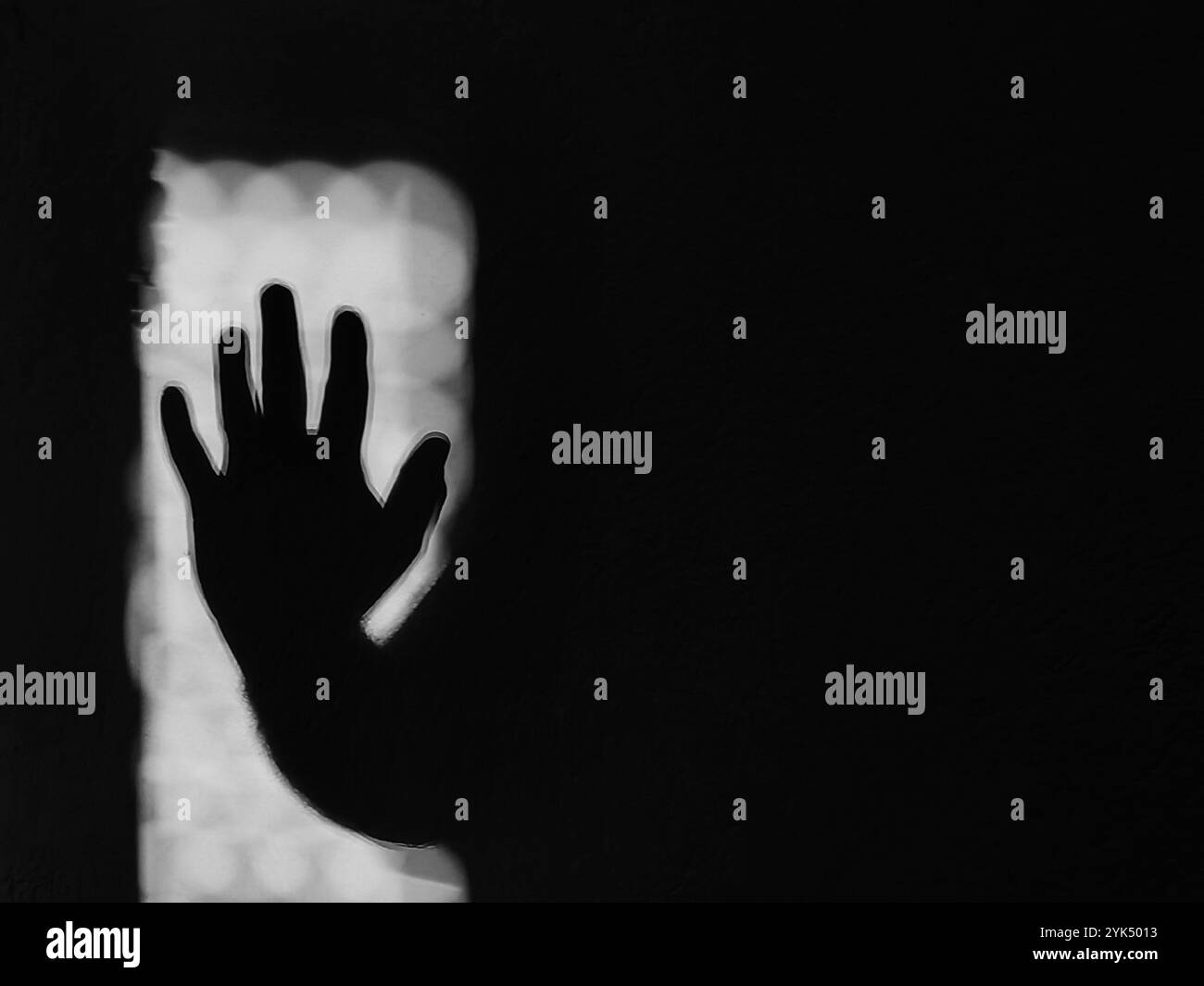 Human hand against sun hi-res stock photography and images - Alamy