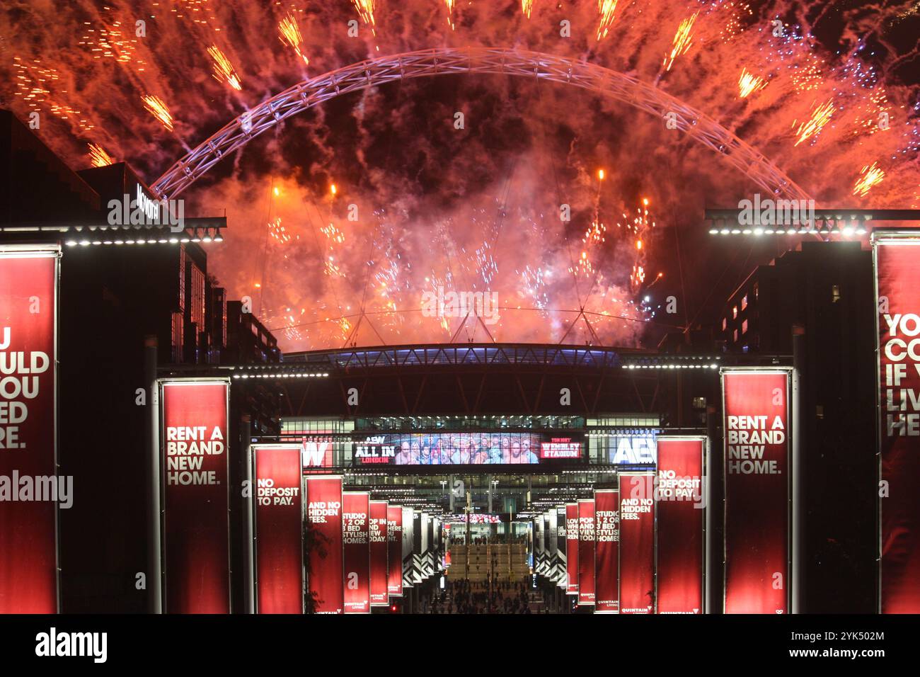 London stadium fireworks hi-res stock photography and images - Alamy