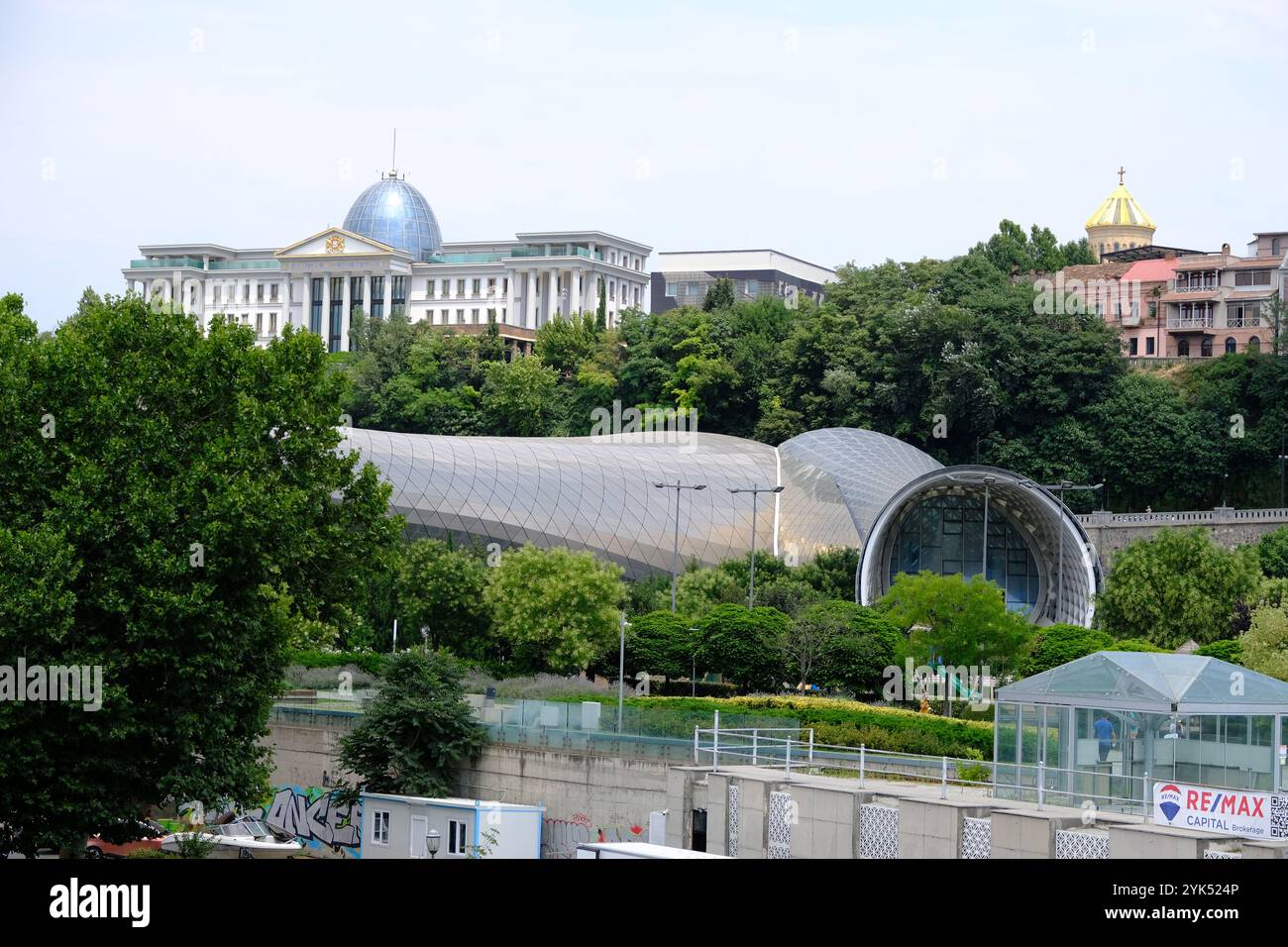 Rike Music theatre and exhibition centre with the State Palace of ...