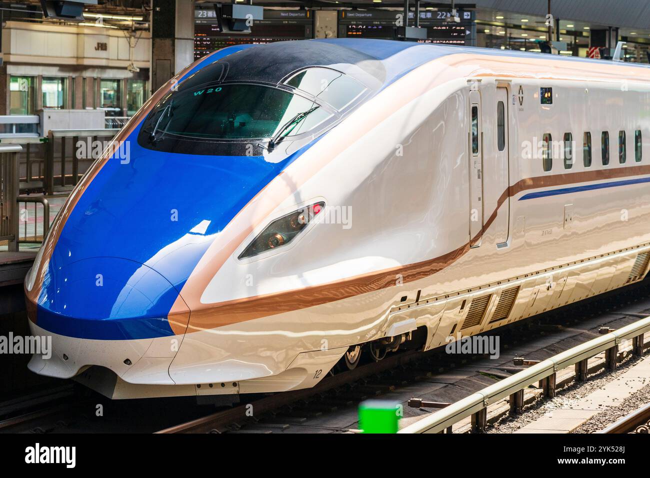 Hokuriku train tokyo hi-res stock photography and images - Alamy