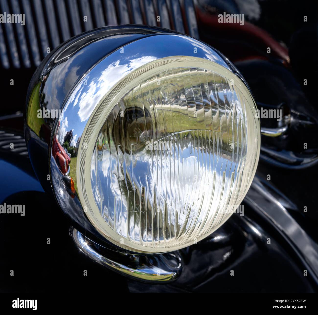 Headlight spotlight car hi-res stock photography and images - Alamy