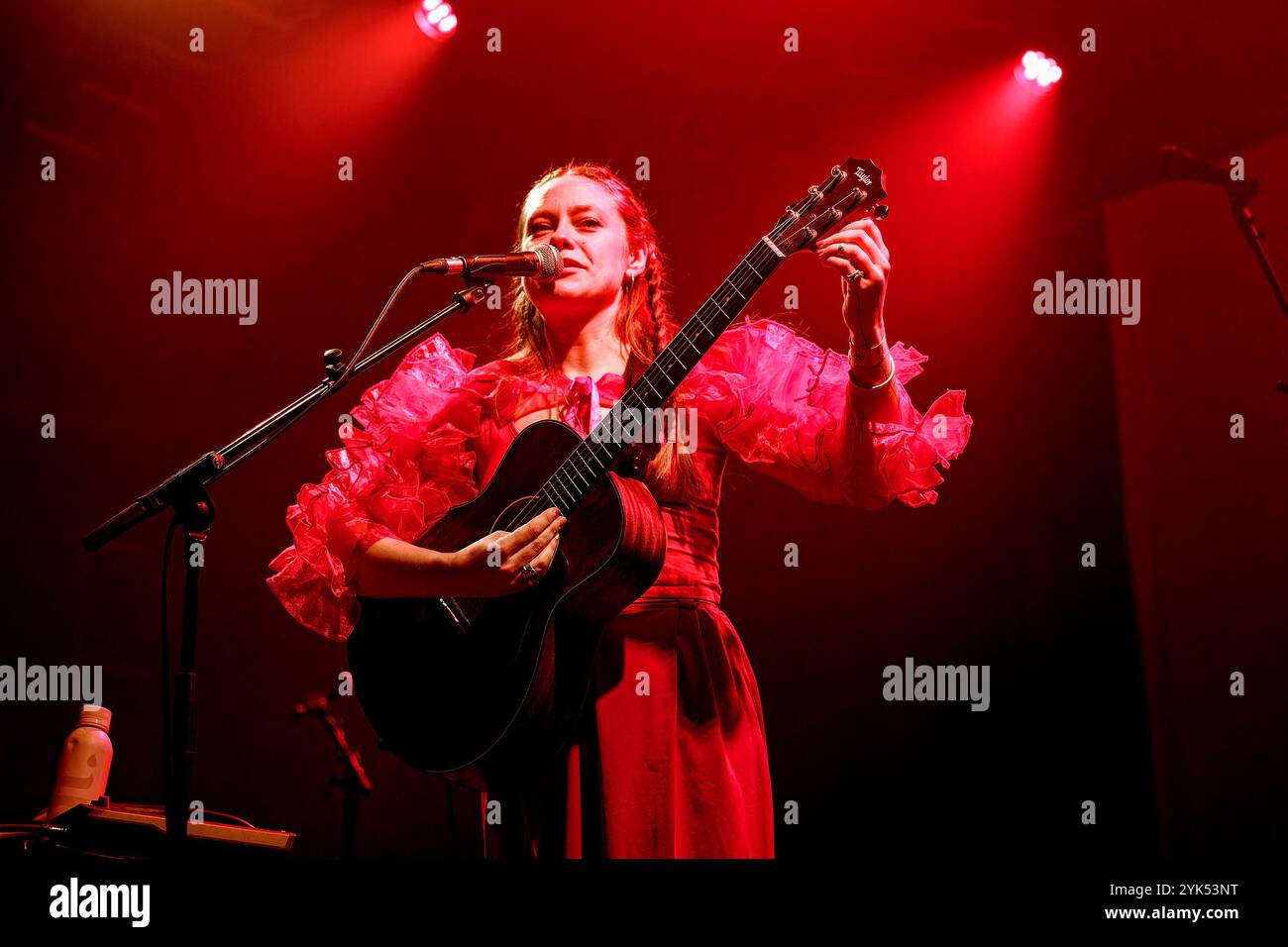 Singer Songwriter Anna B Savage opens for Manchester band W.H. Lung at ...