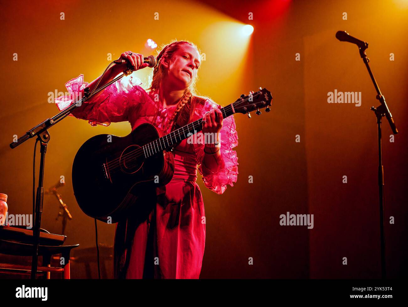 Singer Songwriter Anna B Savage opens for Manchester band W.H. Lung at ...