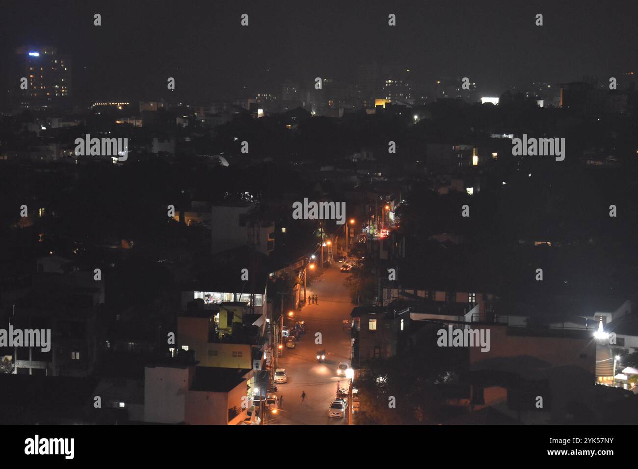 Nighttime city street scene hi-res stock photography and images - Alamy