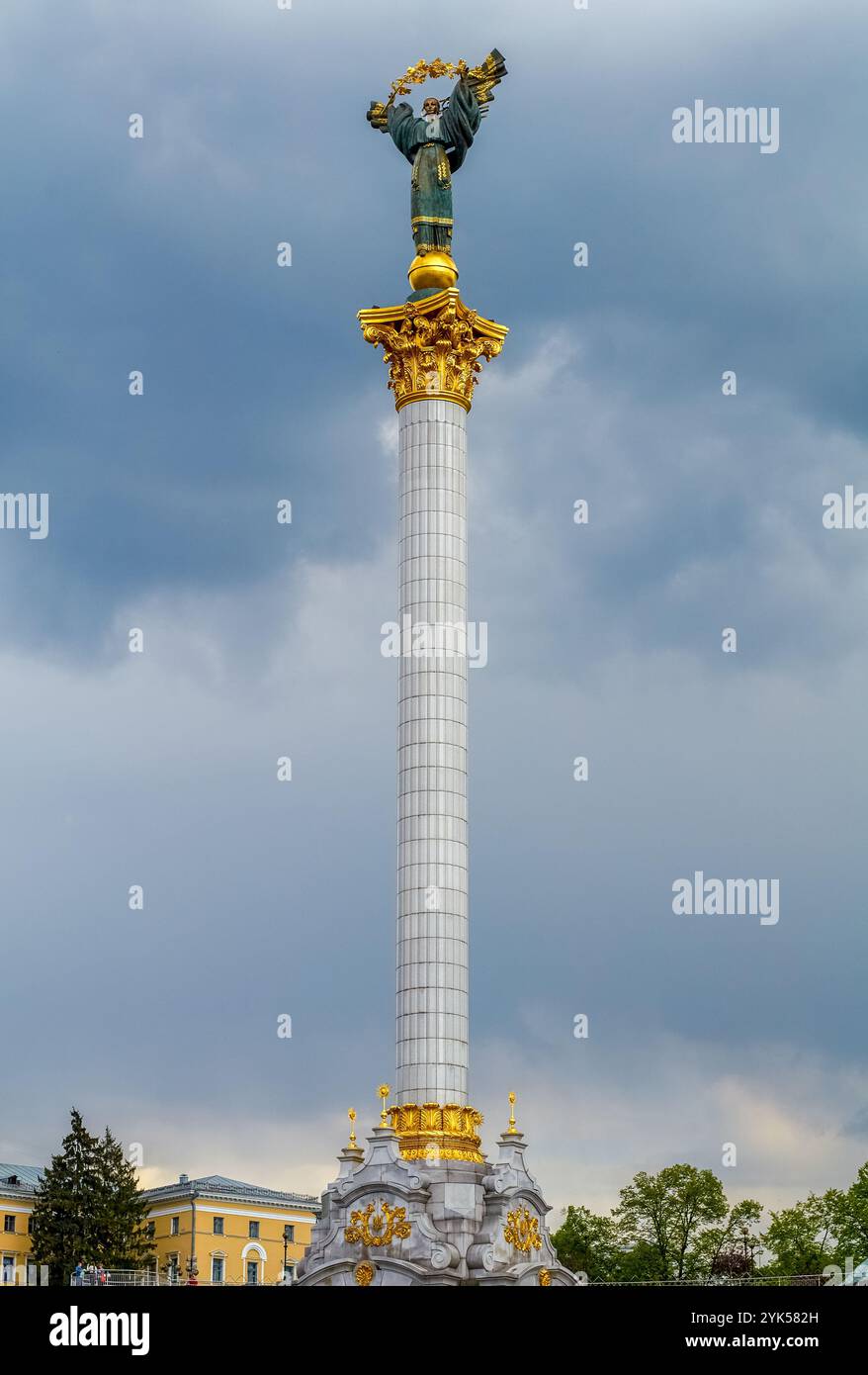 Statue of Berehynia on the top of Independence Monument on the Maidan ...