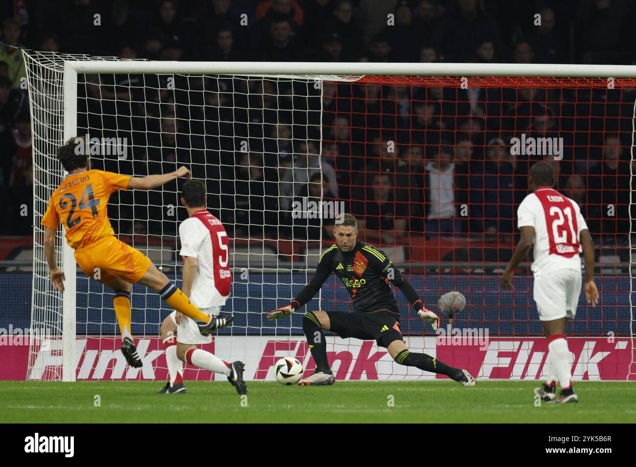 AMSTERDAM - (l-r) Esteban Granero, Cristian Chivu, Maarten Stekelenburg ...