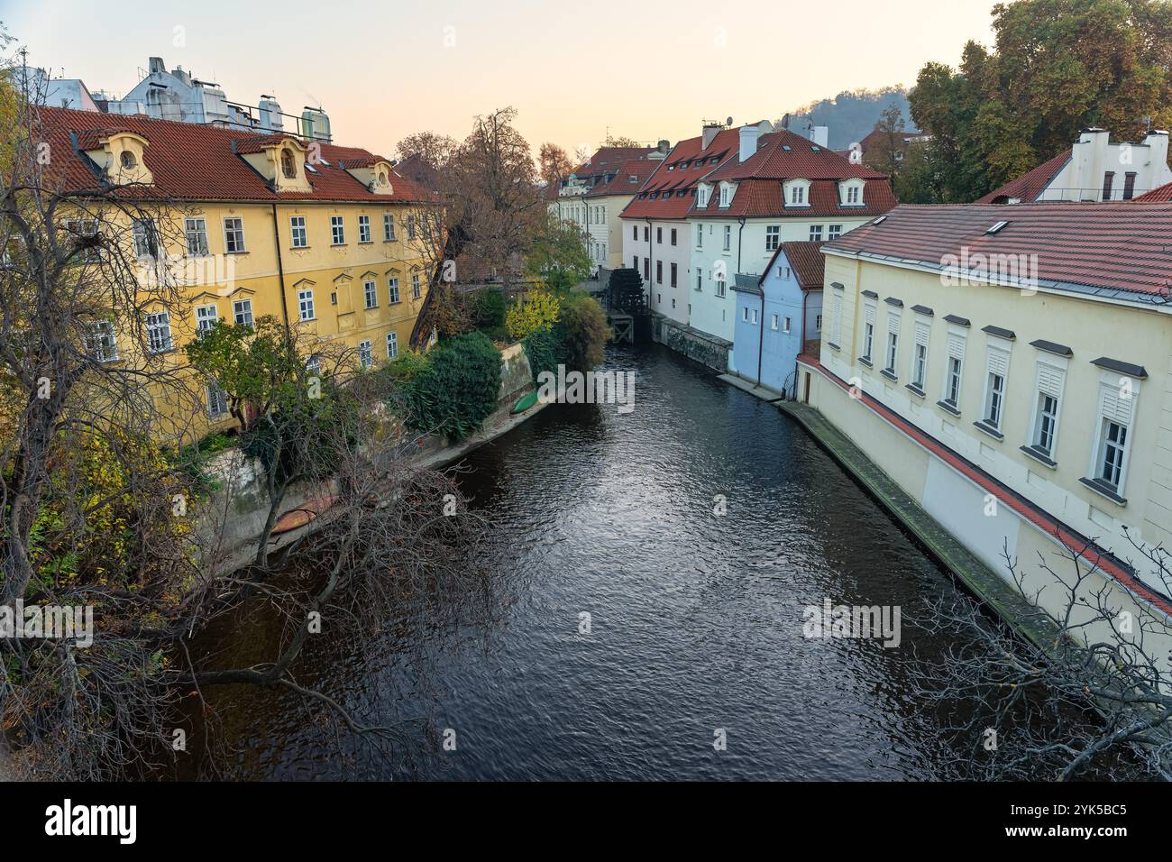 Orilla del rio moldava praga hi-res stock photography and images - Alamy